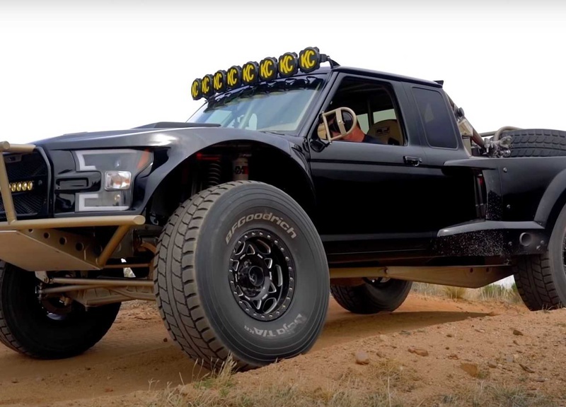 Ford Ranger độ offroad với động cơ V8 mạnh 680 mã lực