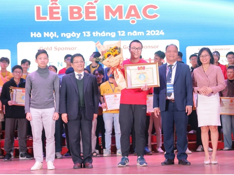 ICPC Asia Hanoi 2024: Khối THPT xuất sắc giải được 11 bài ngang bằng ...